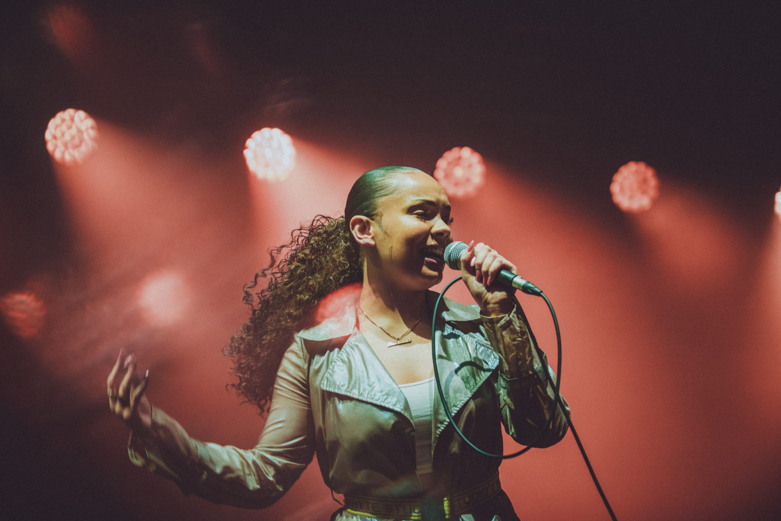 Live Review: Mabel Parties Hard With Smash Hits and Neon Glitz at The ...
