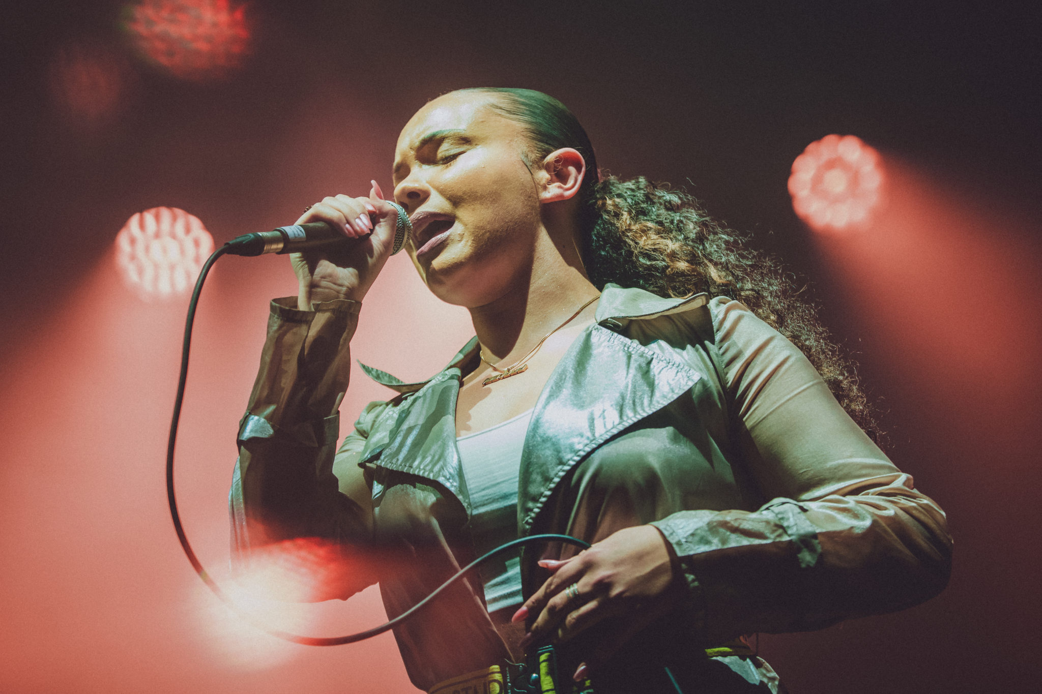 Live Review: Mabel Parties Hard With Smash Hits and Neon Glitz at The ...