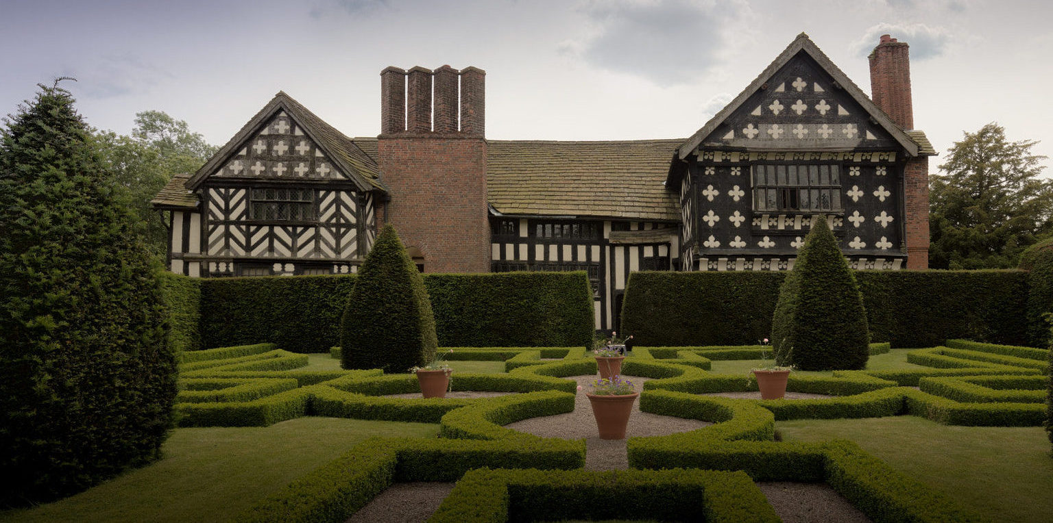 Trust Flora: Little Moreton Hall – A student-friendly Northern National ...