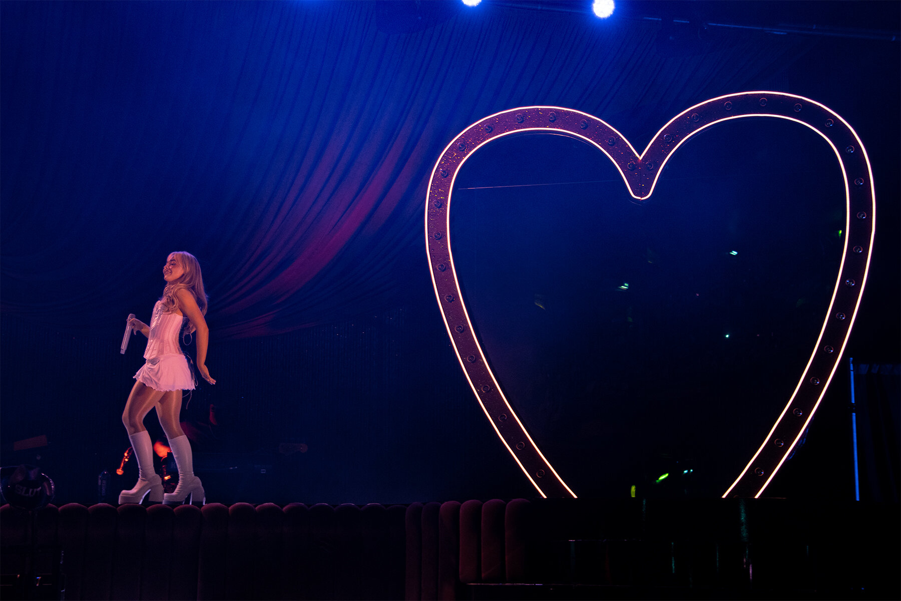 Sabrina Carpenter @ O2 Apollo review - Hollywood comes to Manchester ...